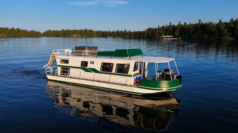 Houseboat Rental for Vacations in Rainy Lake, MN And Voyaguers